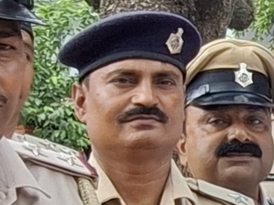 sub inspector throat slit murder siwan body found in bushes bike on roadside anirudh kumar ...