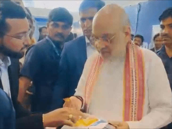 Amit Shah tries Gujarat startup’s oral acidity strip Melts on tongue in ...