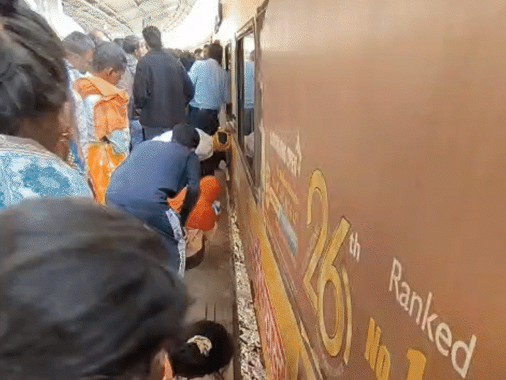 Young man dies falling onto moving train in Gaya: Rescue team retrieves ...
