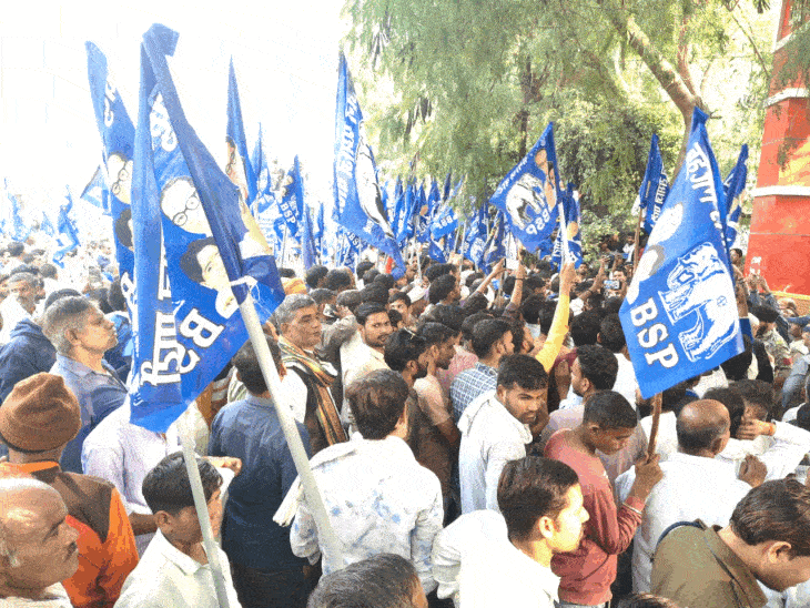 bsp protests at bhind collectorate submits and withdraws memorandum ...
