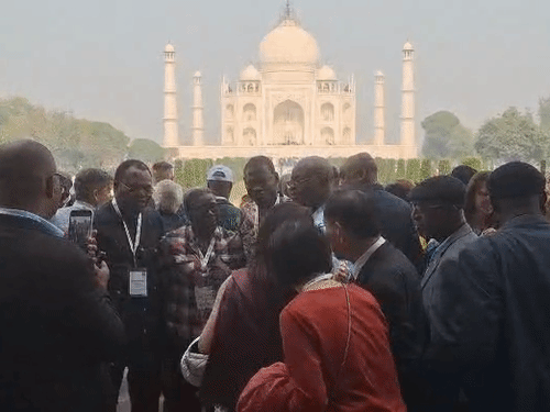 US President’s son & daughter in law visit Taj Mahal Donald Trump Jr ...