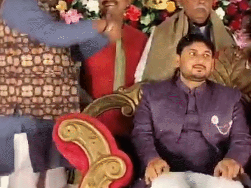 Bride-groom fall as stage collapses at wedding in Ballia: BJP district ...