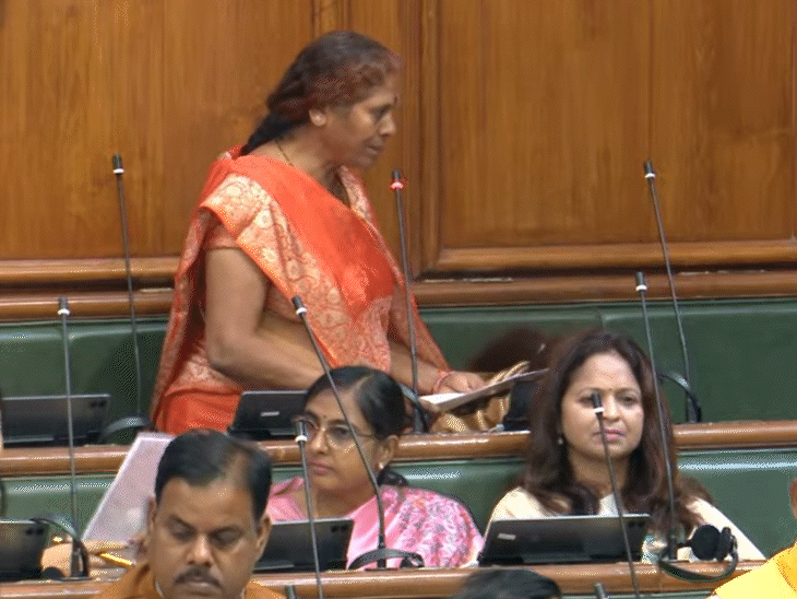 Strongman’s wife Vibha Devi unable to read oath Asks JDU MLA Read it for me tell me all MLAs ...