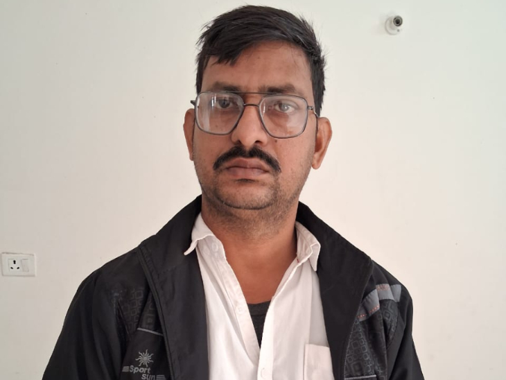 2 fake CBI officers arrested near Patna airport | Roaming with bogus ID ...