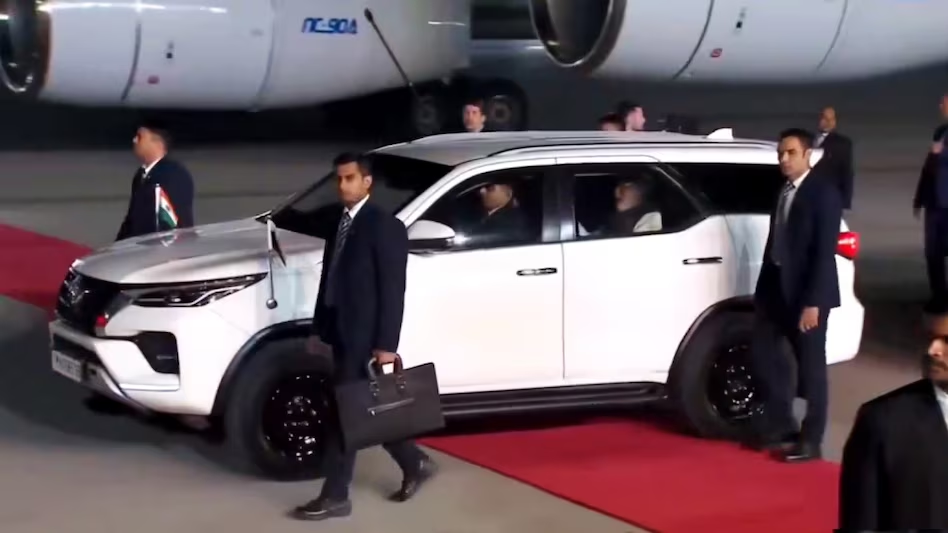 Modi-Putin's Fortuner ride goes viral on social media | Bhaskar English