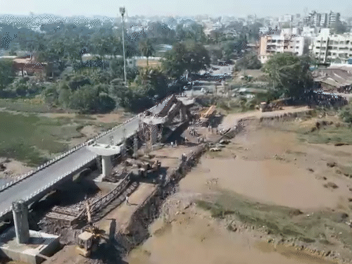 Valsad’s under-construction bridge collapses, 5 workers feared trapped ...