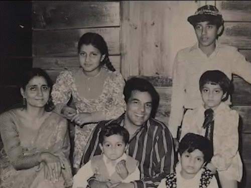 Esha Deol gives an emotional tribute to father Dharmendra | Bhaskar English