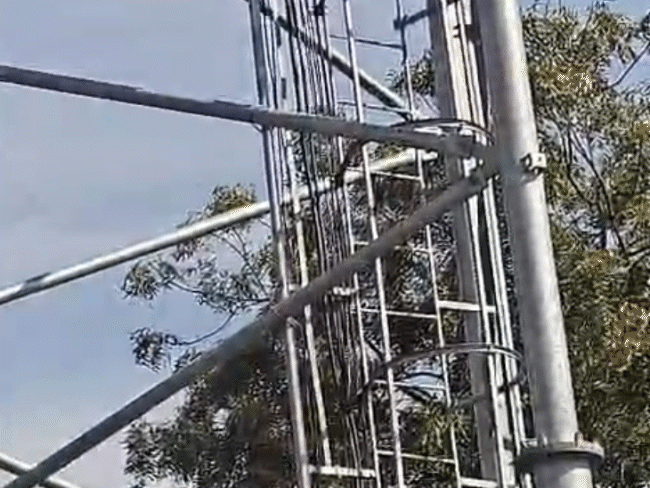 Minor girl enacts 'Sholay' scene in Dewas; Climbs 50m mobile tower ...