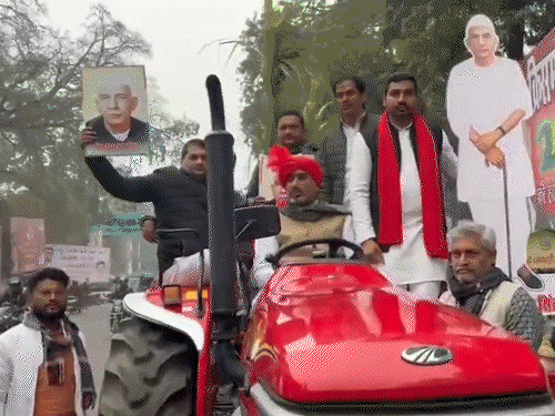 SP MLA reaches Assembly on tractor in UP Assembly Speaker lashes out at ...