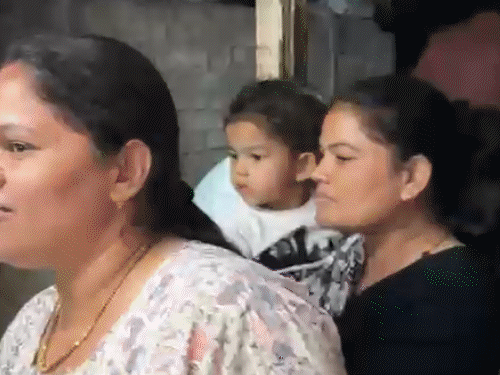 Mother carrying child in her arms joins public raid; Rampant sale of ...