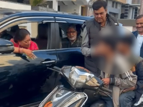 'Where is the helmet? wear it', says Vasundhara Raje: Former CM stops ...