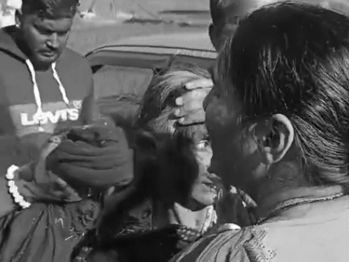 Stone pelting erupts over road dispute in Jhunjhunu area; Mother ...