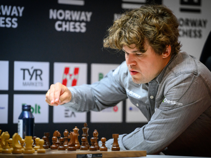 World No.1 Magnus Carlsen recreates the 'table slam' meme: 5-time world ...