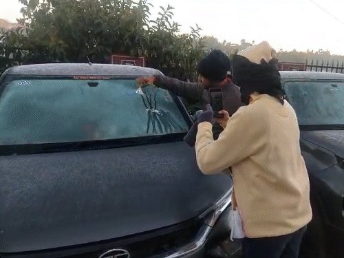 Severe cold grips Gujarat, Naliya records 8°C: Temperature likely to ...