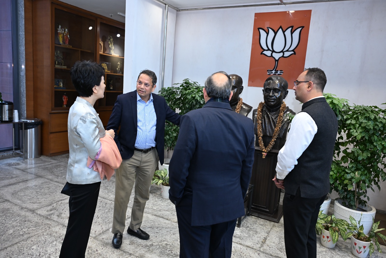 BJP Leaders Meet Chinese Communist Party; Congress Questions Deal ...