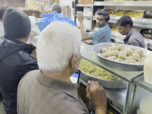 Surat Consumes ₹45 Cr Undhiyu | Uttarayan Demand Surges - Surat News ...