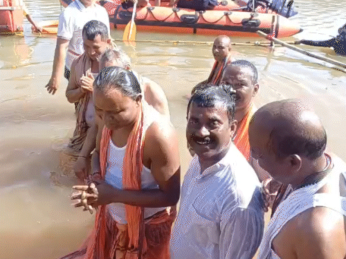 CM Mohan Charan Majhi Holy Dip Baitarani River | Odisha Makar Sankranti