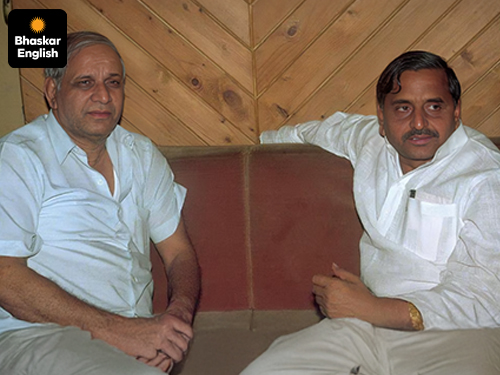 Mulayam Singhs Chair Pulled; UP Politics Shifted in 12 Hours