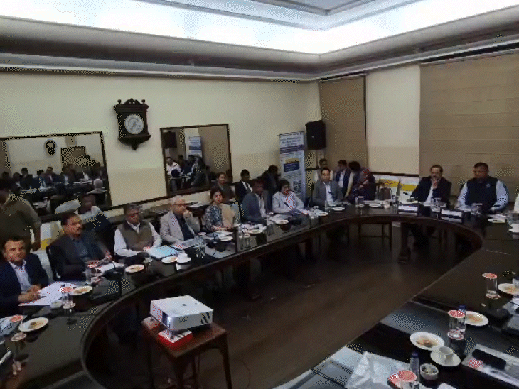 Election Commission Reviews SIR in West Bengal, Deploys 12 Roll Observers