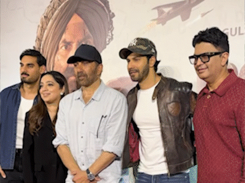 Border 2 Screening Mumbai | Sunny Deol, Ahan Shetty, KL Rahul, Athiya ...