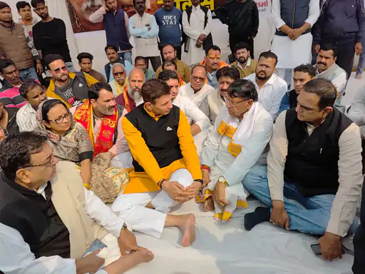 MP Congress Protests Modi-Yogi Over Shankaracharya Certificate Demand