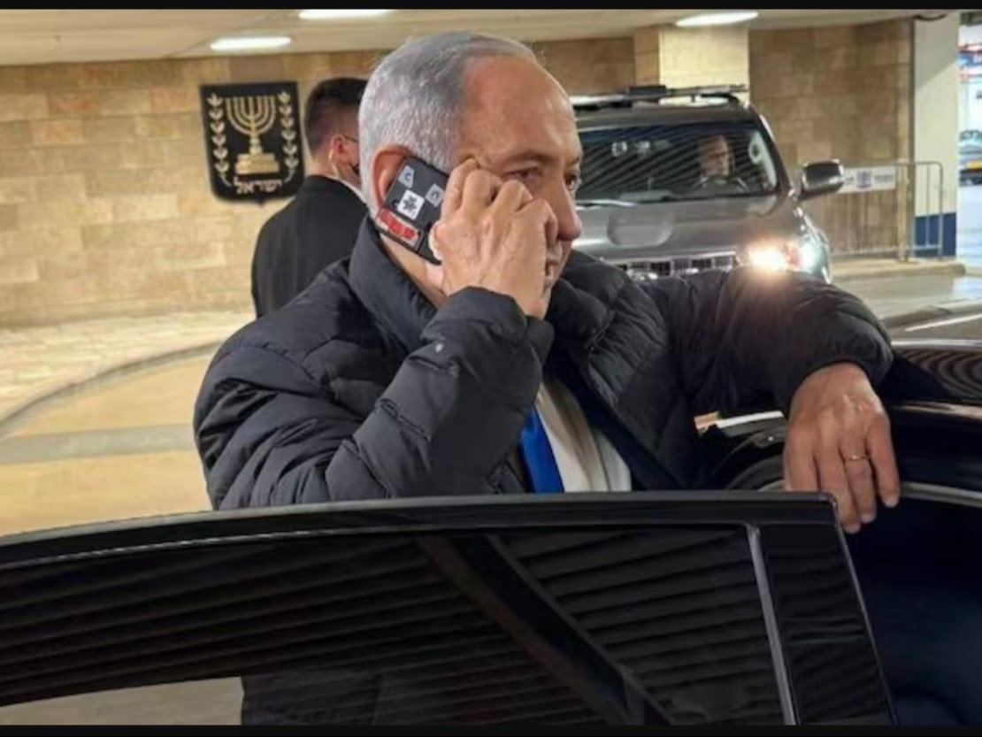 Netanyahu Phone Photo Controversy | Experts Weigh In