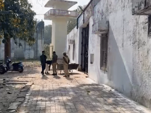 Ayodhya Jail Escape: Prisoners Breach Wall, 7 Officials Suspended