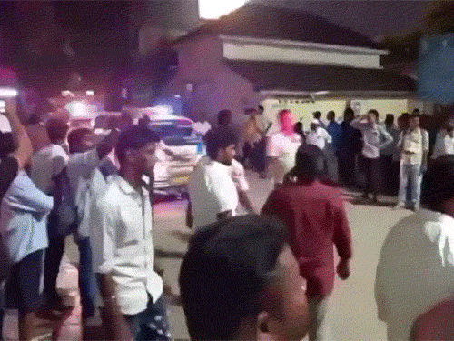 Kerala Passengers Injured in Tamil Nadu Van Crash | Valparai Accident