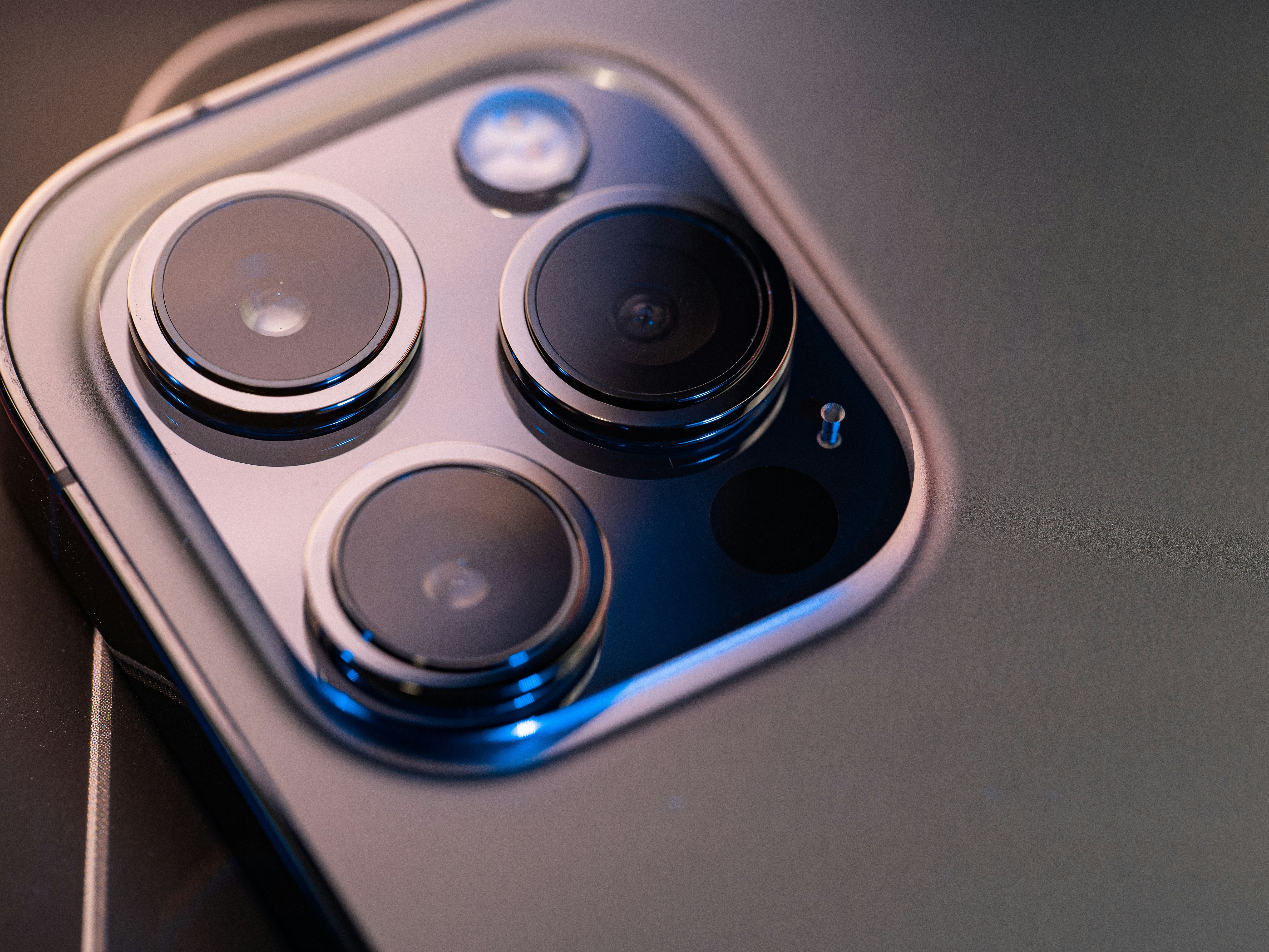 Smartphone Camera Race: Vivo, Oppo Add External Lenses | Photography Kits