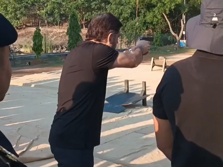 MS Dhoni Asks Commandos Dont I Look Fit? at NSG Chennai