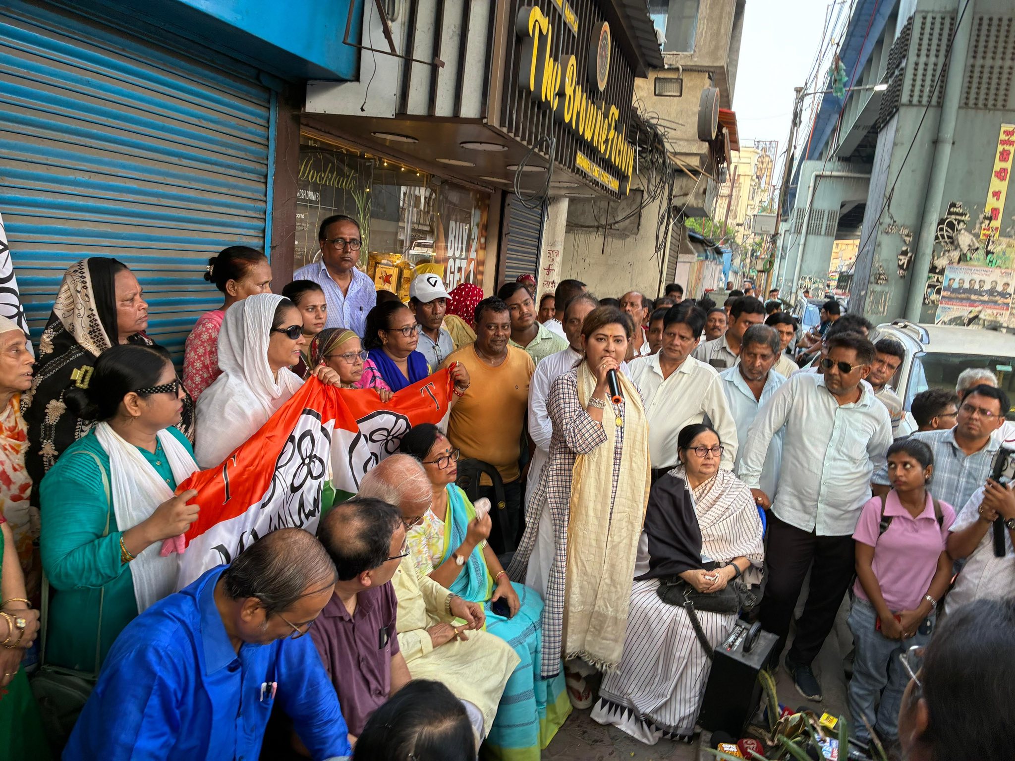 TMC Protests Hawker Evictions in Kolkata Sealdah Area, Demands ...