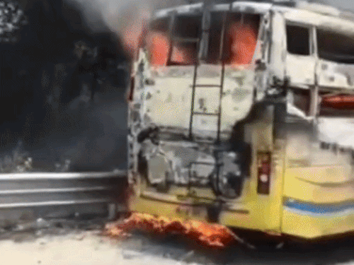 AC Sleeper Bus Fire on Ludhiana Highway | Passengers Panic