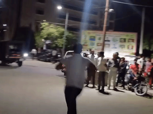 Wrestler Sets Fire at Bijnor Police Station | Rape Case Protest