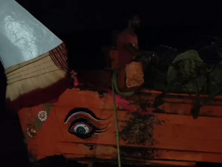 Launch Sinks in Hatania-Doania River After Trawler Collision, All Five ...