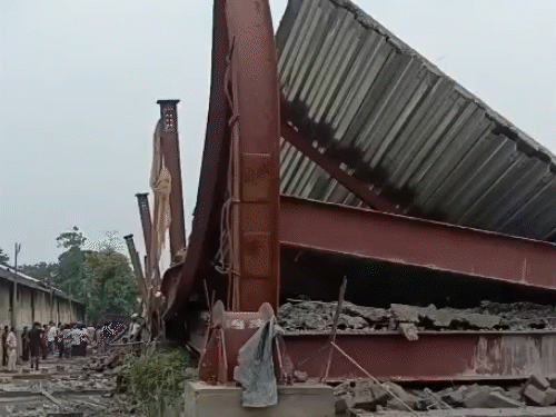 Taratala warehouse collapse leaves many workers trapped in kolkata