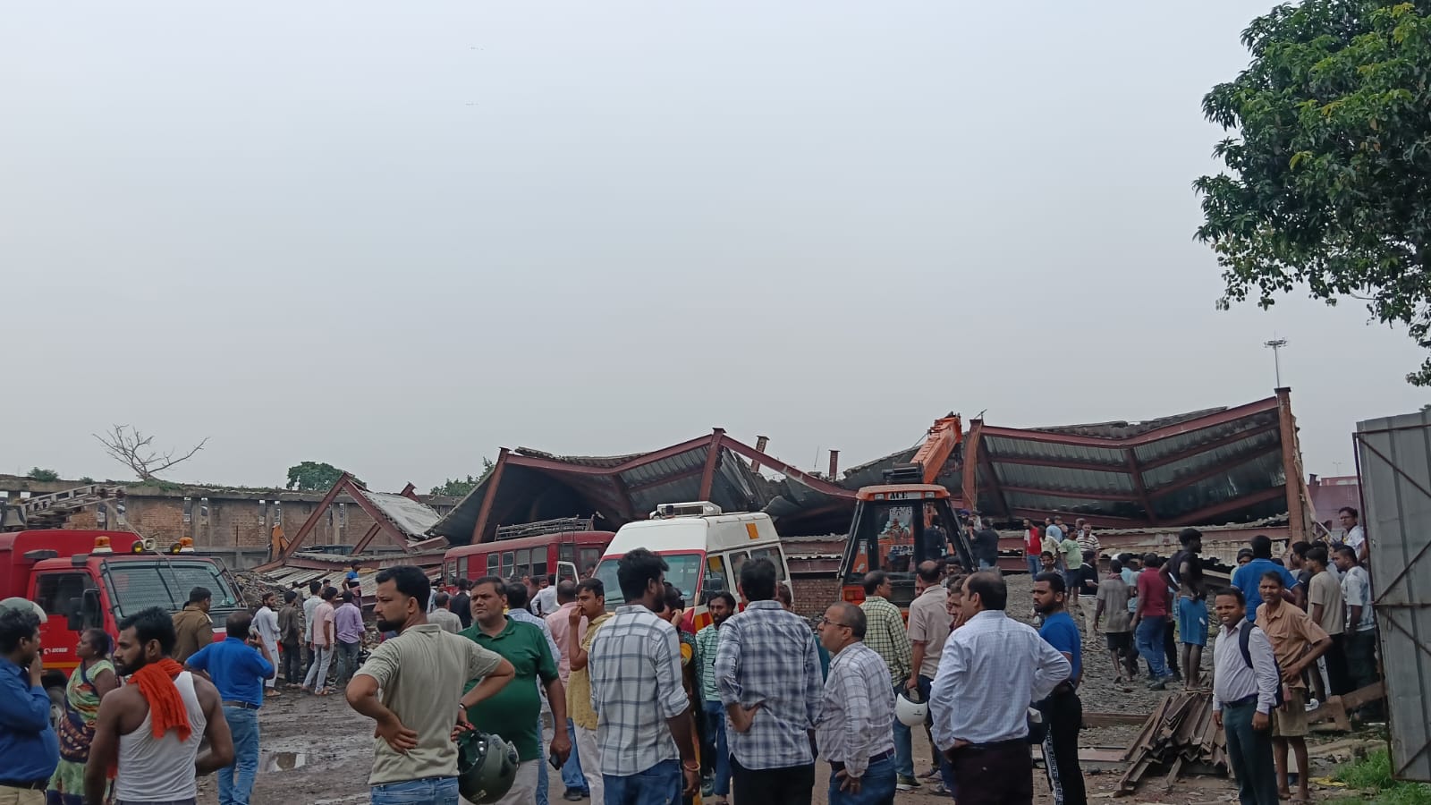 Taratala warehouse collapse leaves many workers trapped in kolkata
