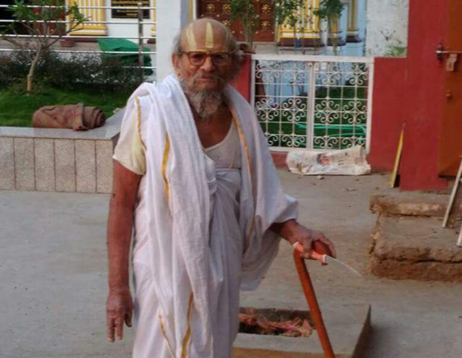 Falahari Baba dies at the age of 101 in indore | 101 वर्ष की आयु में ...