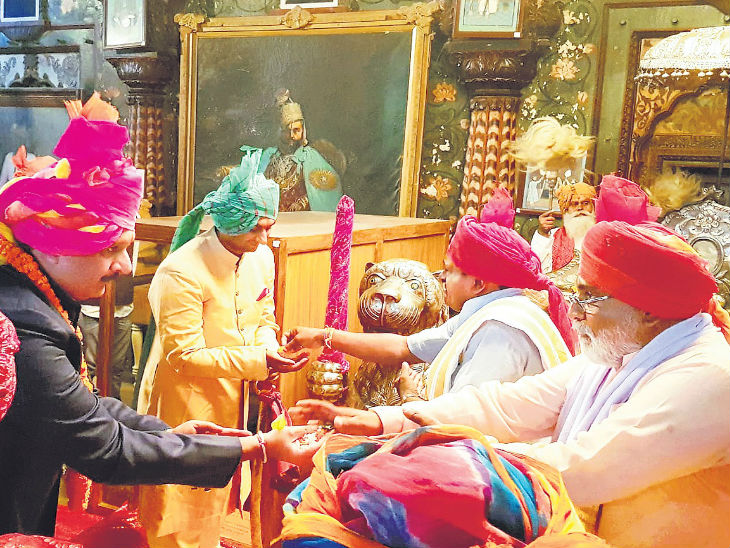 रीवा में दशहरे पर पारंपरिक ढंग से गद्दी का पूजन | traditional Pooja on ...