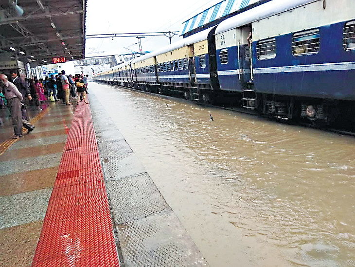 25 inch rain in vapi and 21 inch rain in valsad from two day | वापी ...