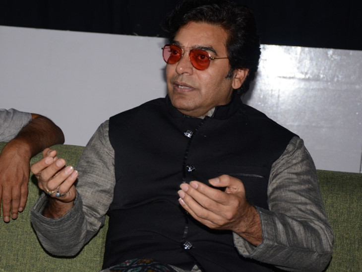 Ashutosh Rana said, \'We are all in politics, if the road is going on ...