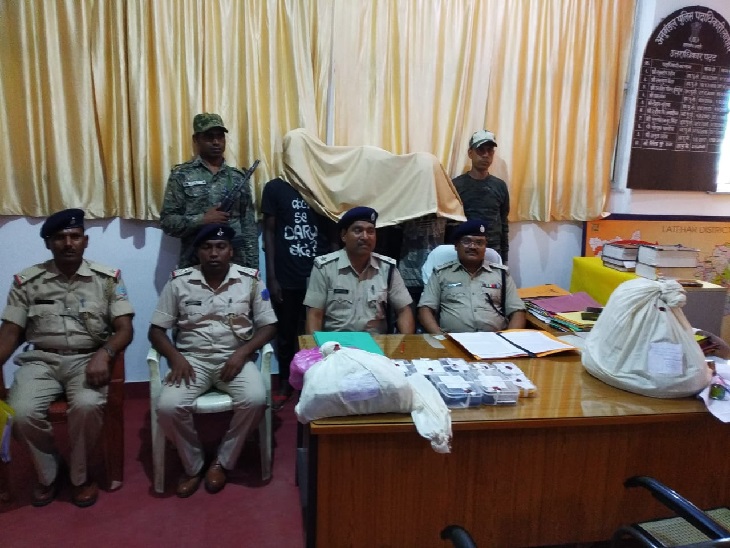 Latehar News Police arrest thieves including three minor | पुलिस ने चोर ...
