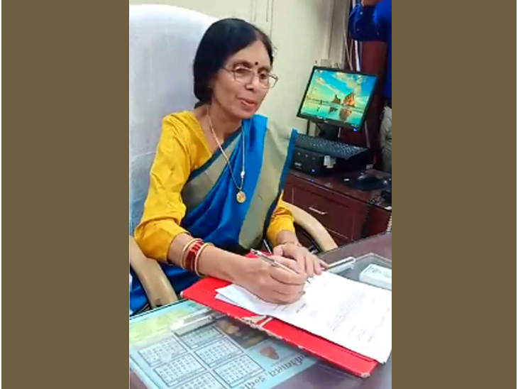 Dr. Renu Jain takes over Charge as the Vice Chancellor of Devi Ahilya University indore | डॉ ...