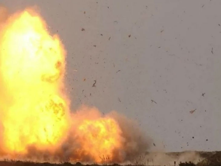 Explosion while opening diffuse bomb One died | नदी से डिफ्यूज बम ले ...