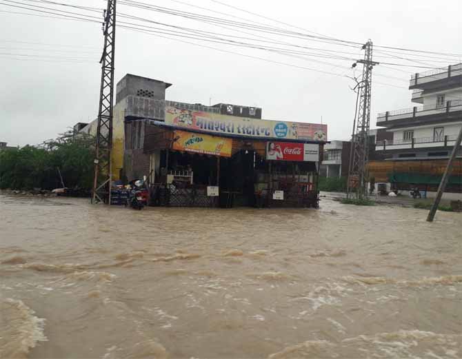 good rain in pali, may train affected, bandi river flowing | बरस चुका ...