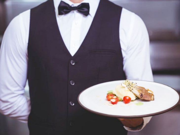 French Waiter Shot Dead For Being Too Slow With Sandwich | वेटर ने ...