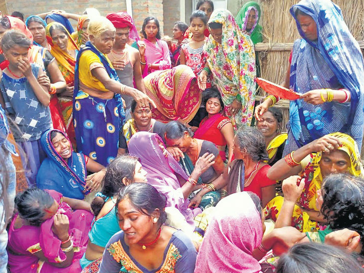 Three farmers died due to electric current in baksar | हाइटेंशन तार की ...