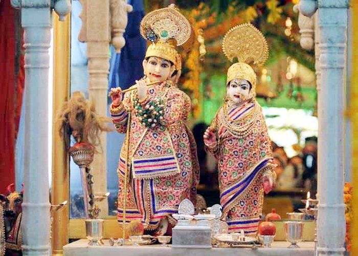 Janmashtami 2019 Gwalior Phool Bagh Gopal Mandir - RadhaKrishn Adorned ...