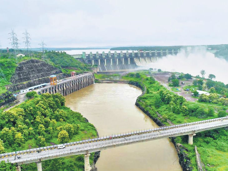 12 gates of Indira Sagar dam have been opened | 25 शहरों में बारिश जारी ...