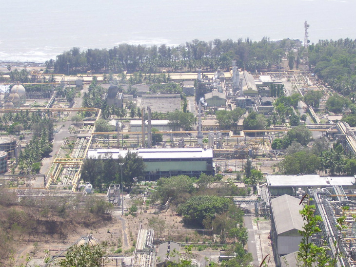 People evacuated after gas leaked in uran ongc gas plant. | ओएनजीसी के ...