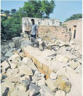 Balesar News - rajasthan news raumavi judea wall broken for a year ...